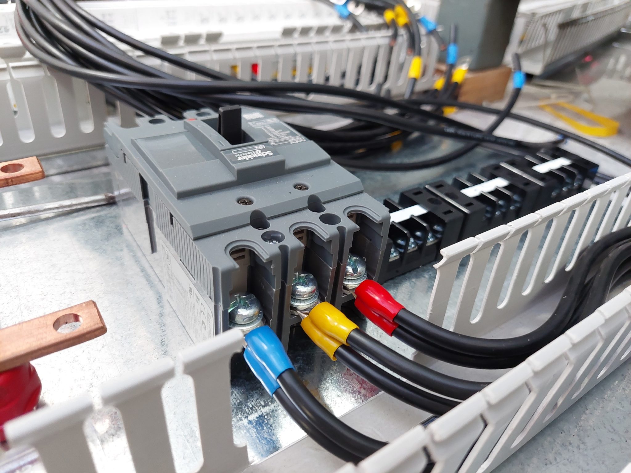 Terminal Trong Ngành Điện Là Gì? Cấu Tạo, Phân Loại Terminal